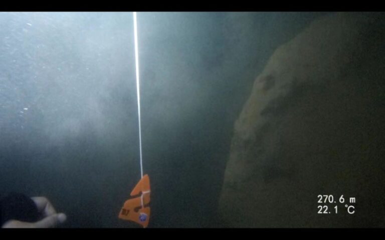 A 277.4m Deep Cave Diving Record in Asia